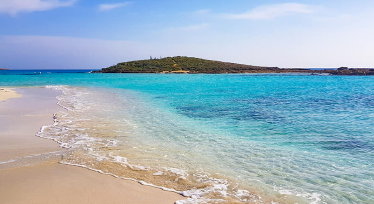 Τι κι αν έμειναν λίγες μέρες ως τα Χριστούγεννα, το Nissi Beach γεμίζει ...