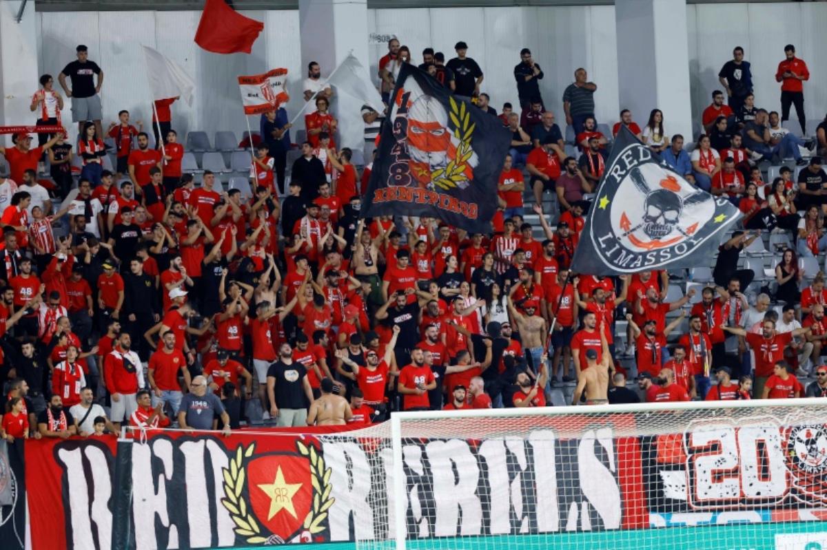 RED REBELS: Δεν αλλάζουν στάση - «Δεν θα δώσουμε άλλη έκταση, η μπάλα ...