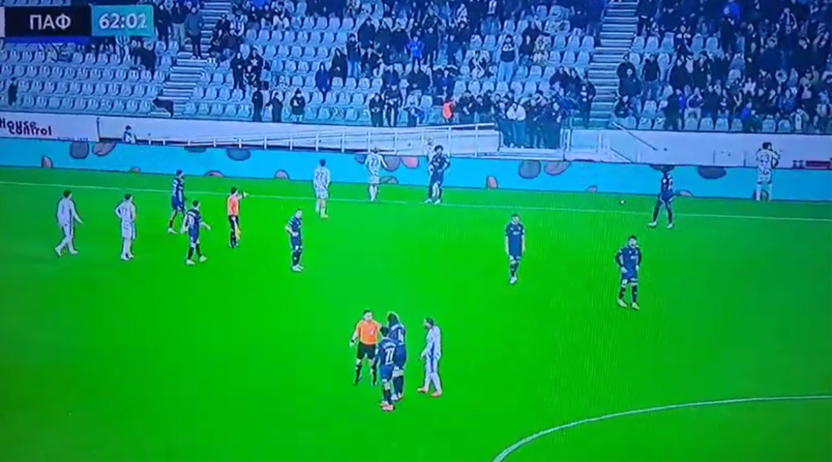 Αντιδράσεις με Μπρούνο - Λίγο έλειψε να τιναχθεί το ματς στον αέρα ...
