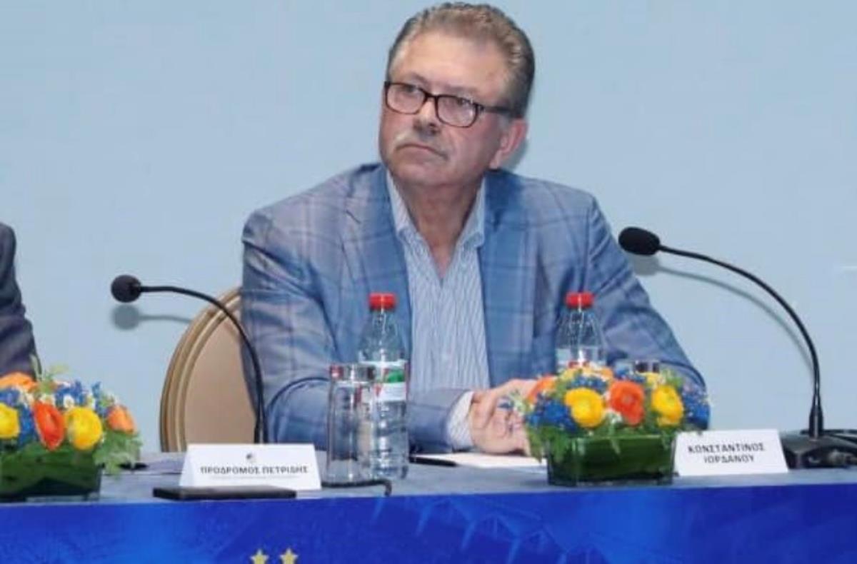 «Αποχαιρέτησαν» τον Ιορδάνου οι οργανωμένοι οπαδοί του ΑΠΟΕΛ | Thema ...