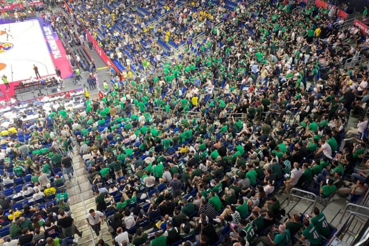 Ο κόσμος του Παναθηναϊκού πρασίνισε την Uber Arena δύο ώρες πριν τον ...
