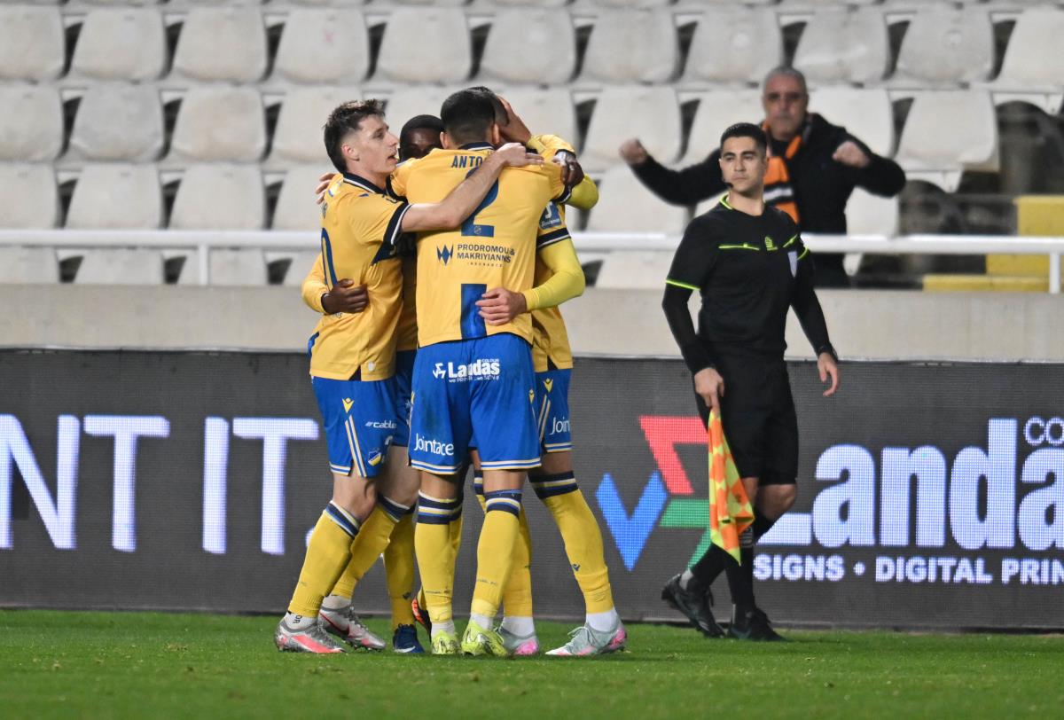 ΑΠΟΕΛ - Ακρίτας Χλώρακας 2-1: Νίκη δια πυρός και σιδήρου με Ντράζιτς ...