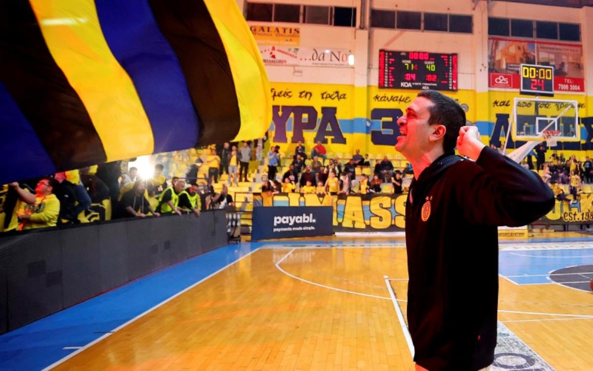 Σιγά που δεν θα έβγαζε ΦΩΤΟΓΡΑΦΙΑ και με τον ΠΡΩΤΑΘΛΗΤΗ Παλάλα | Thema ...